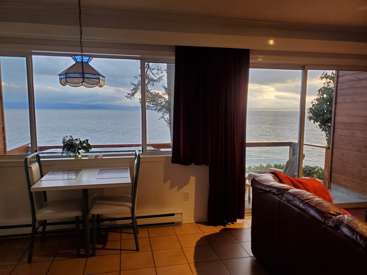 Fossil Bay Resort Cottages: Cozy Local Staycation in Sooke – Les Talk ...