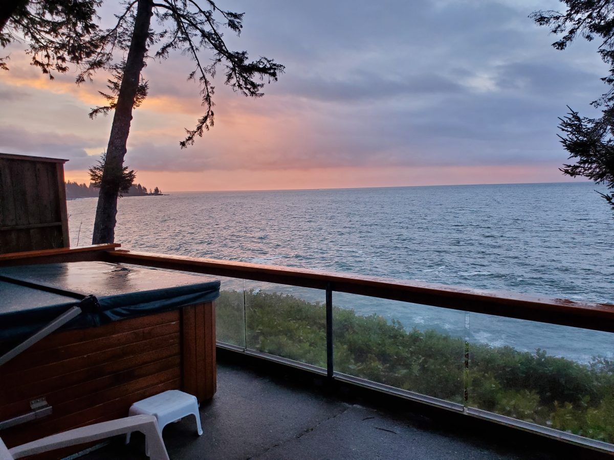 Fossil Bay Resort Cottages: Cozy Local Staycation in Sooke – Les Talk ...