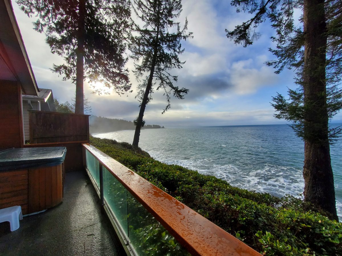 Fossil Bay Resort Cottages: Cozy Local Staycation in Sooke – Les Talk ...